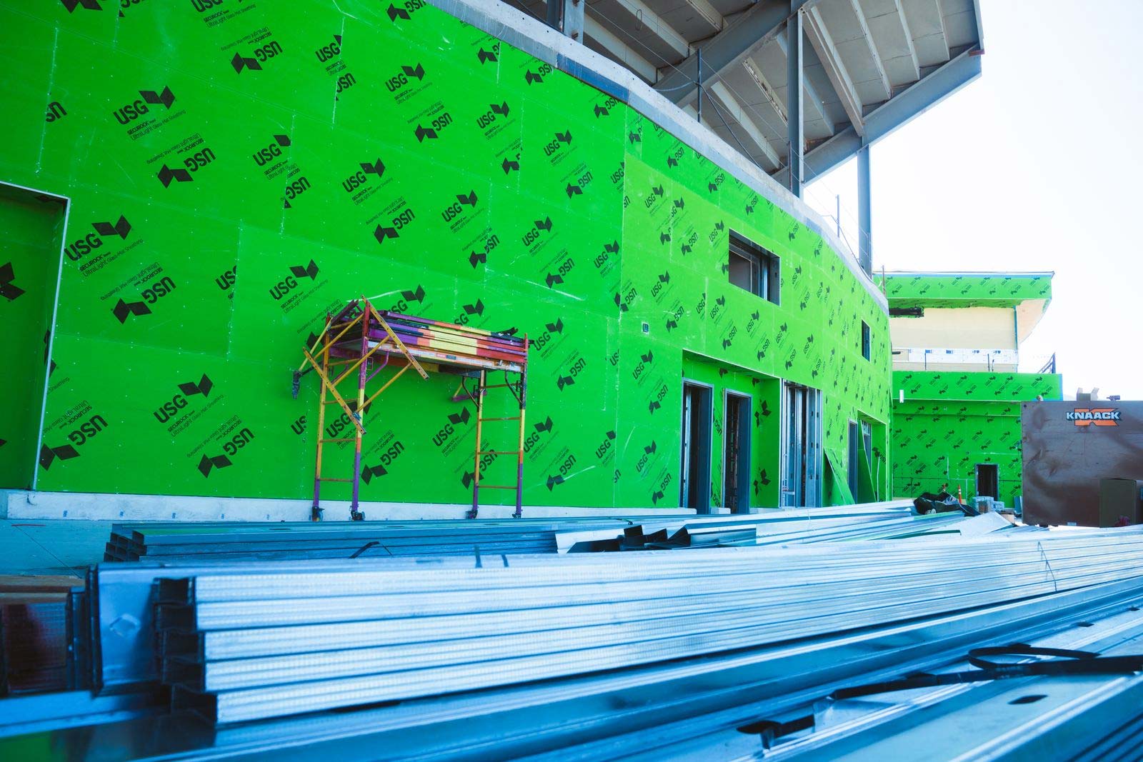 portfolio-uu-stadium-02 - Daw Construction